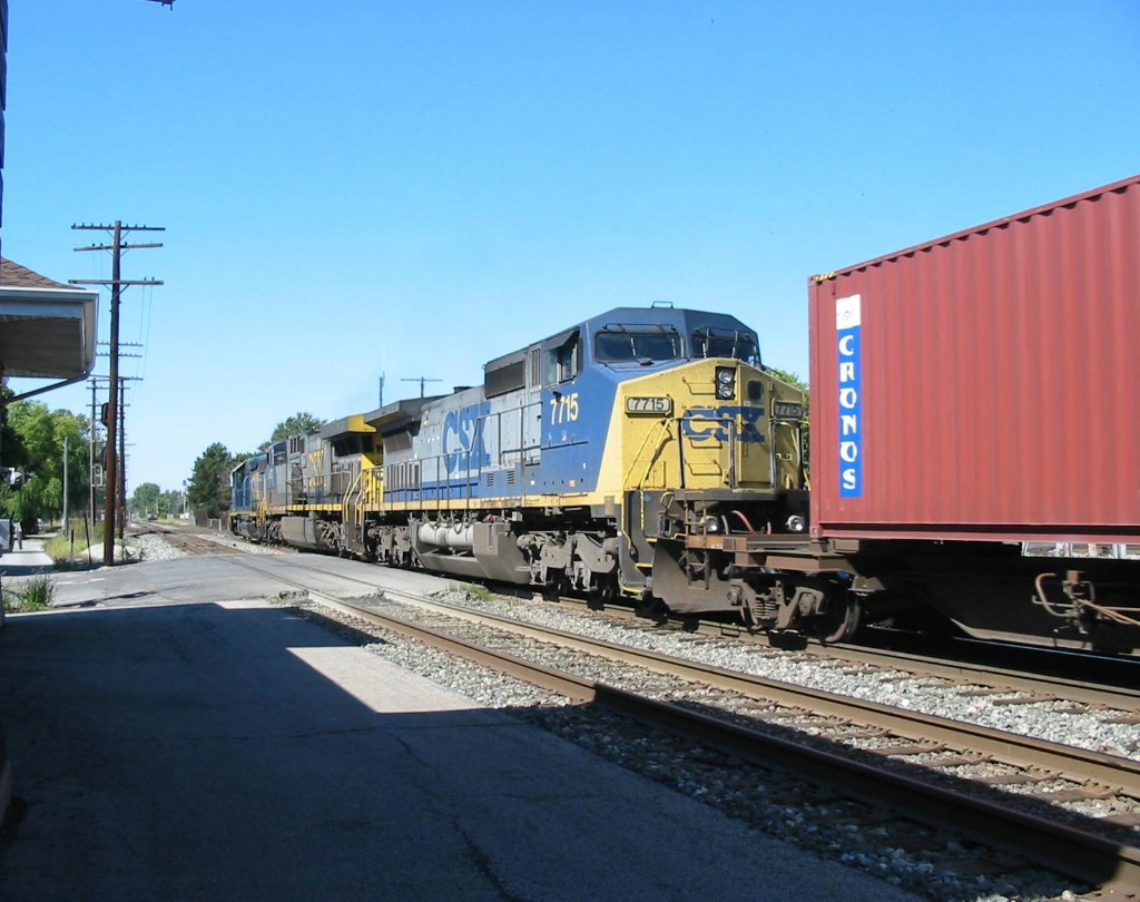 CSX 6233 goes west